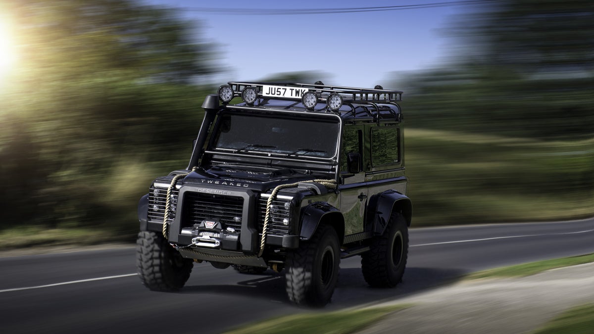 Land Rover Defender Spectre Edition - Outside Online