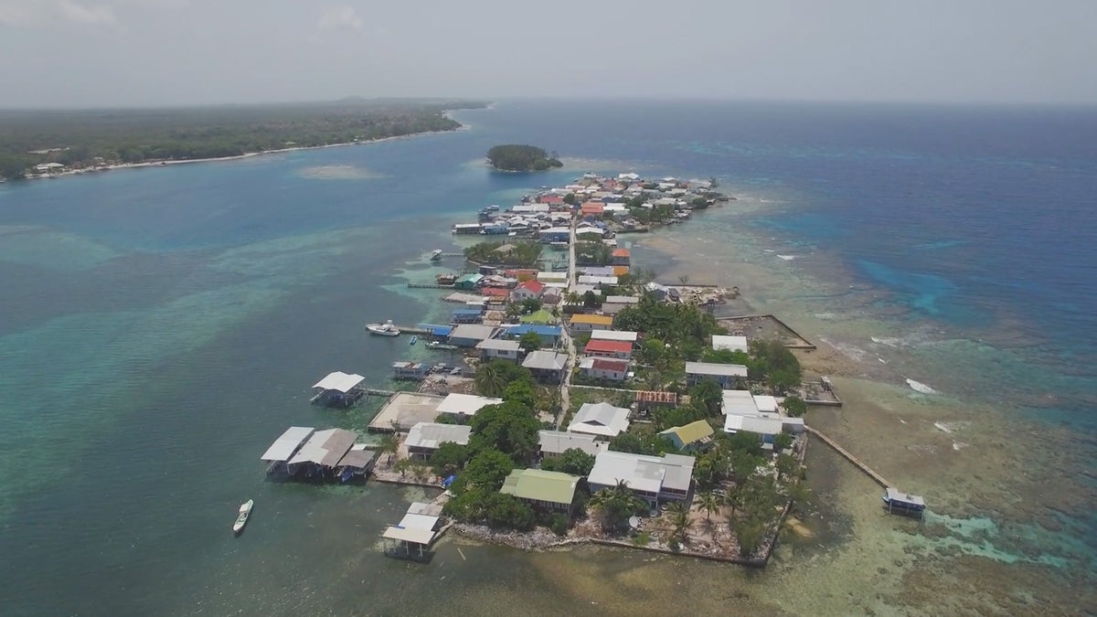 Exploring the Coral Reefs Around Roatan and Utila - Outside Online