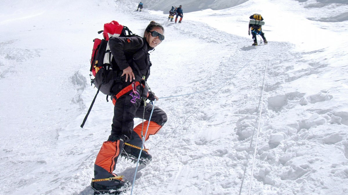 Lhakpa Sherpa Breaks Female Everest Record With 8 Summits Outside Online