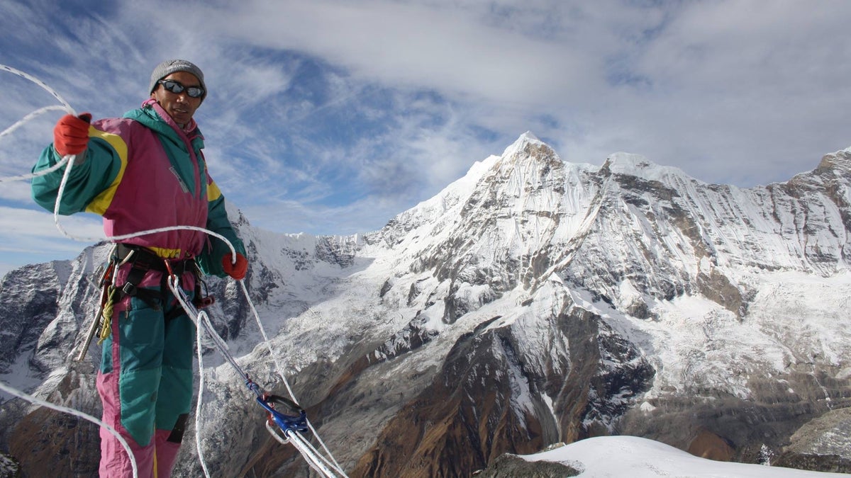 Kami Rita Sherpa Ties Everest Summit Record - Outside Online
